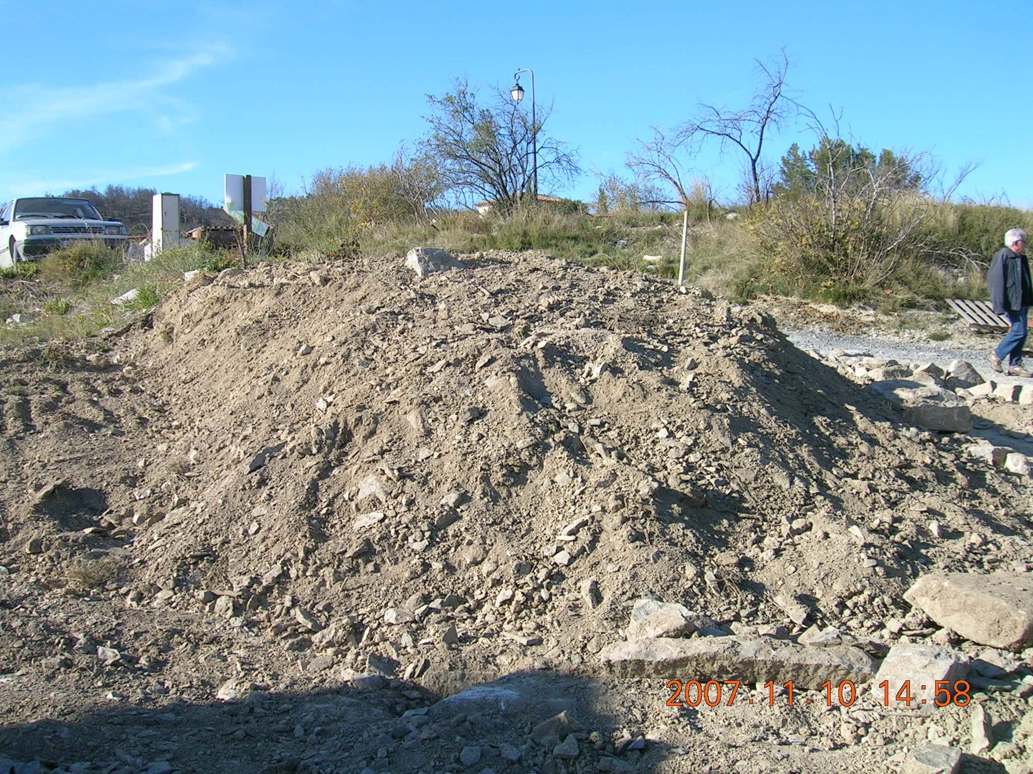 Plantation d'un talus avec confection de murets pierre sèche et cannes ...